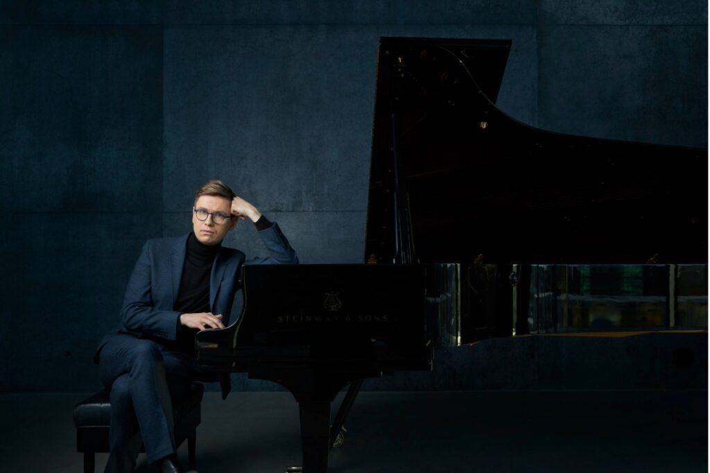 Meet the Artist: Víkingur Ólafsson – UMS – University Musical Society